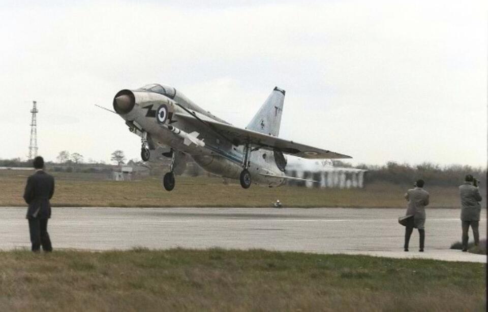 Walter Holden Accidentally Took Off In a Fighter Jet - Despite Not ...