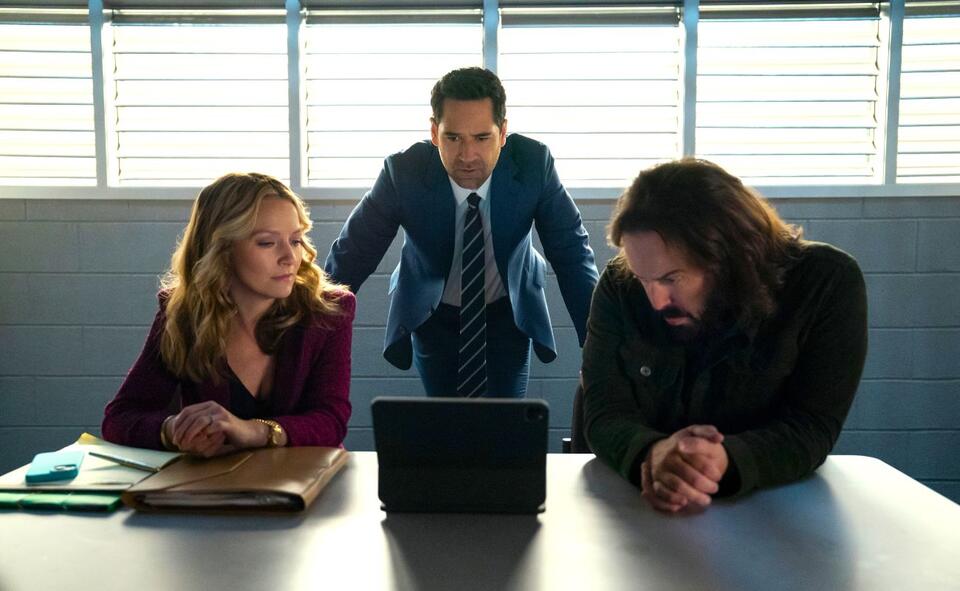 ‘The Lincoln Lawyer’ Trailer: Season 4 Of Netflix Legal Thriller Series ...