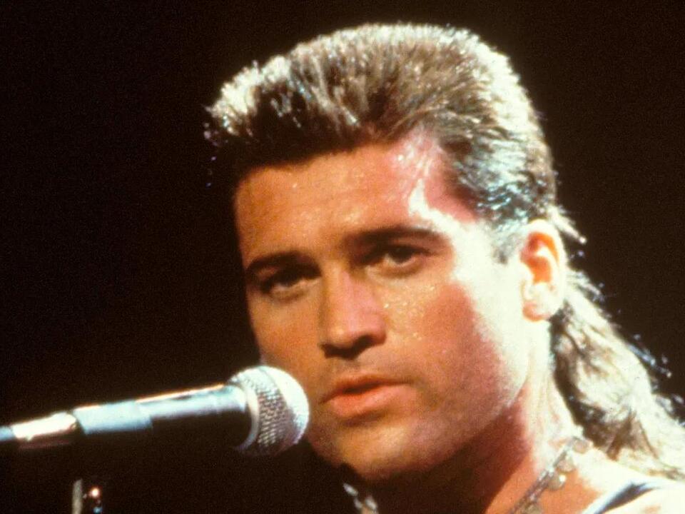 6 Country Songs Even Country Haters Can’t Stop (Secretly) Singing