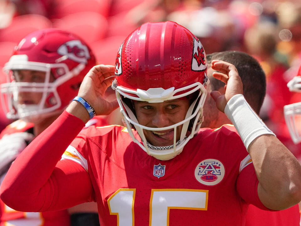 Former NFL Quarterback Accuses Referees of Favoring Patrick Mahomes, Chiefs