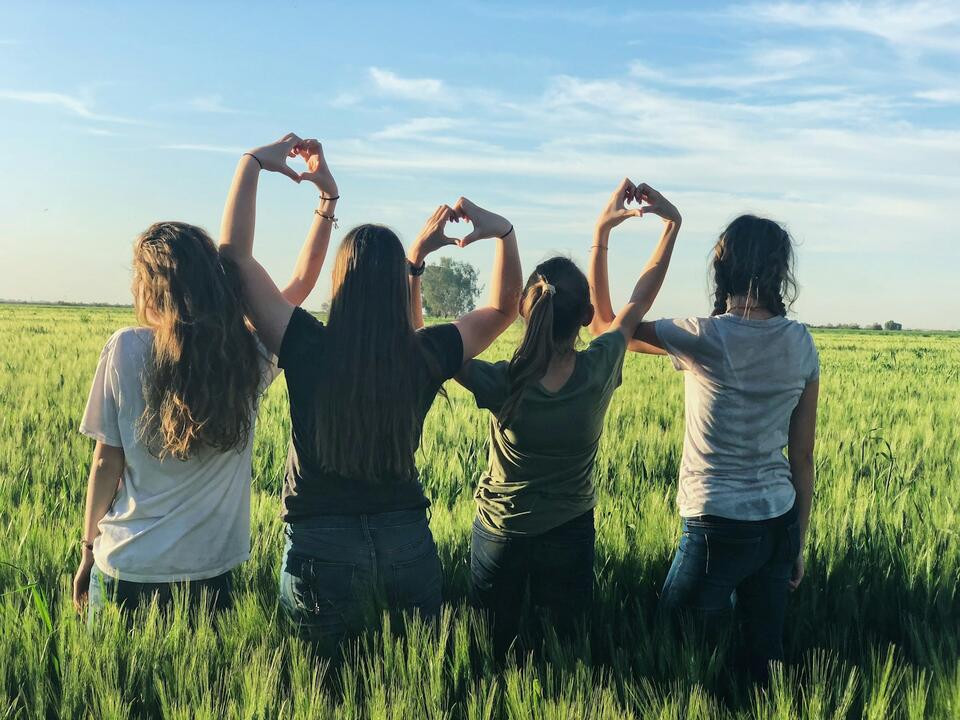 People Are Revealing The Signs A Friendship Is Turning Toxic (But ...