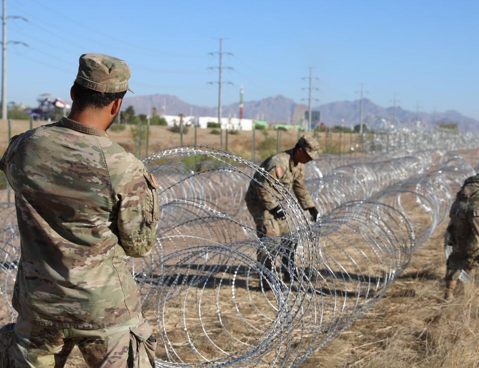 Supreme Court allows federal agents to cut razor wire at Texas border ...