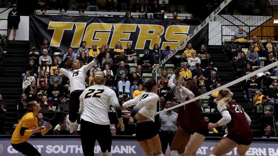 Mizzou volleyball's Vernon, Iliff, Sands named AVCA All-Americans ...