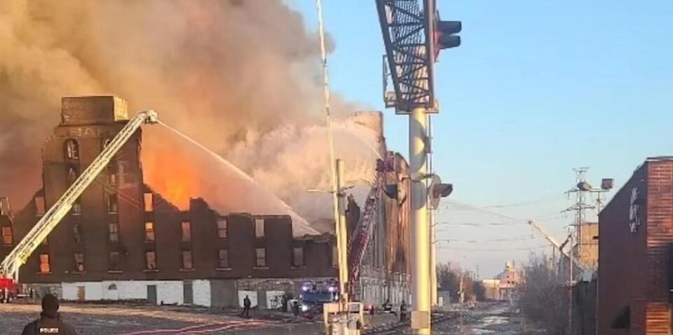 Firefighters battling massive warehouse fire in downtown St. Louis ...