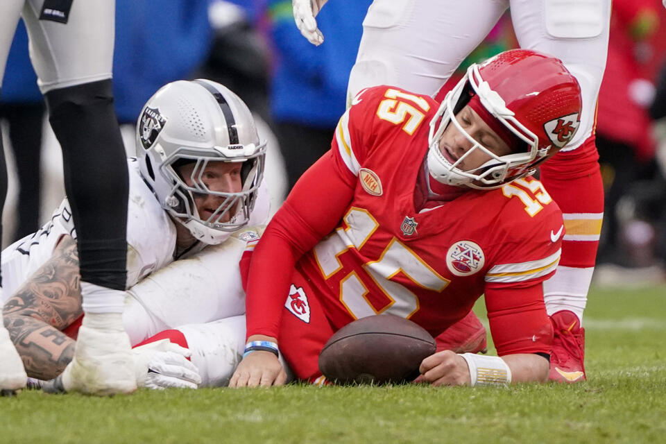 ESPN analyst thinks Chiefs' Patrick Mahomes will now get special treatment from refs after ...