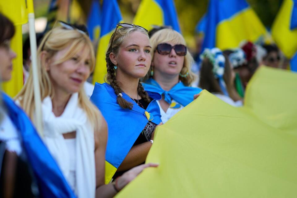 Photos show Europeans marking Ukraine’s Independence Day - NewsBreak