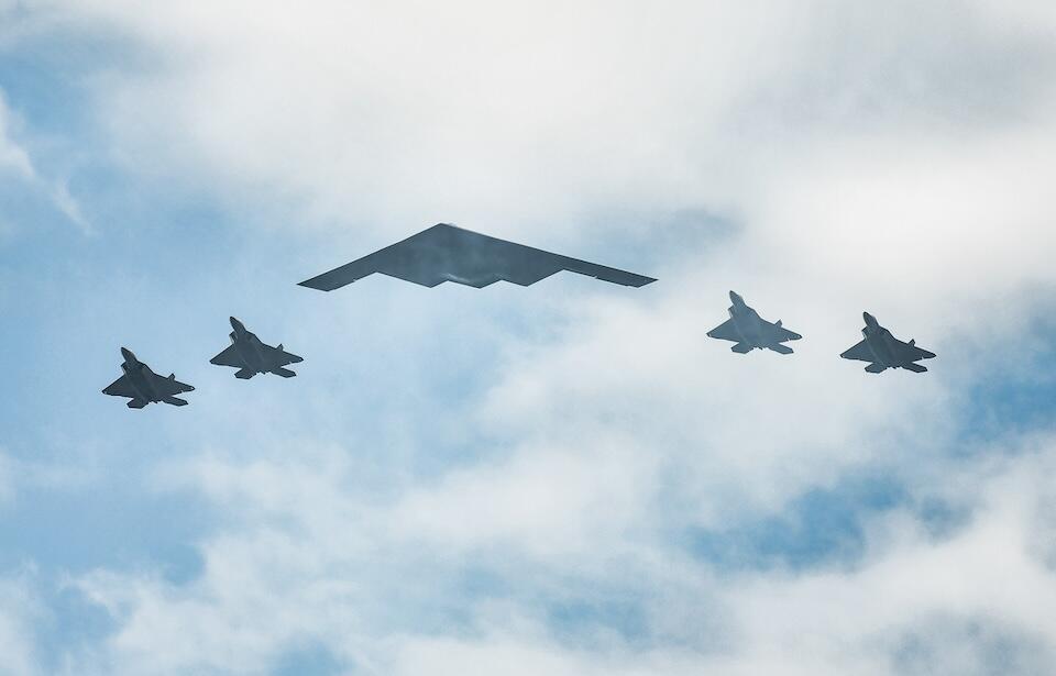 Google Maps managed to capture an image of a B-2 stealth bomber mid ...