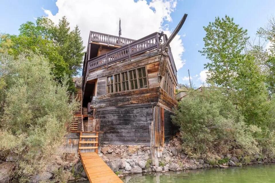 Small Idaho Town Has Big Surprise – A Pirate Ship Airbnb! - NewsBreak