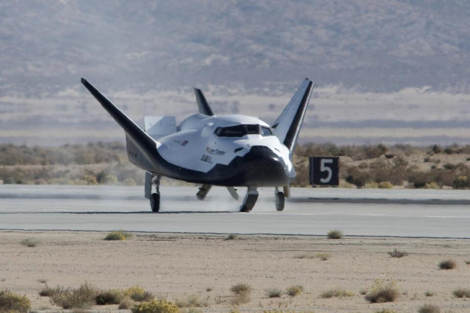 Dream Chaser Slips to End of 2026 for Free-Flyer Demo Only - NewsBreak