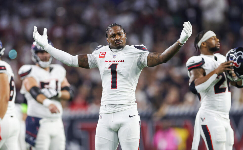 Photo of Stefon Diggs and Josh Allen After Bills-Texans Game Goes Viral ...