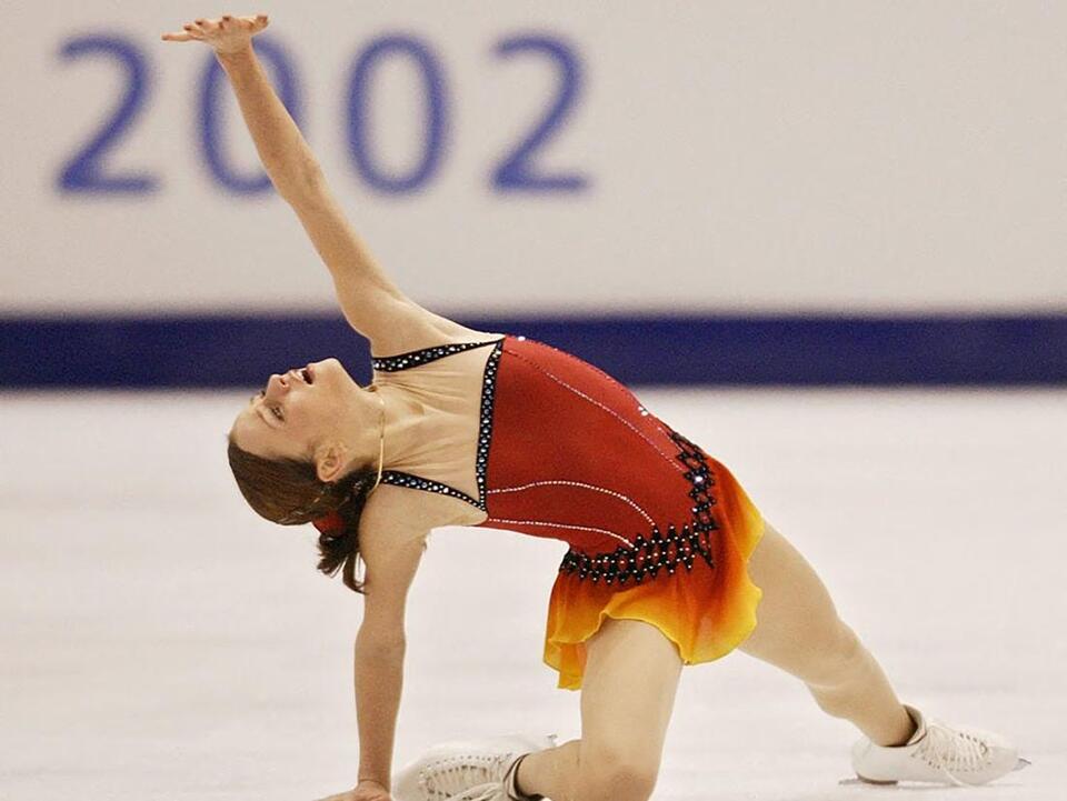 15 Most Spectacular Ice Skating Costumes from Olympic History - NewsBreak