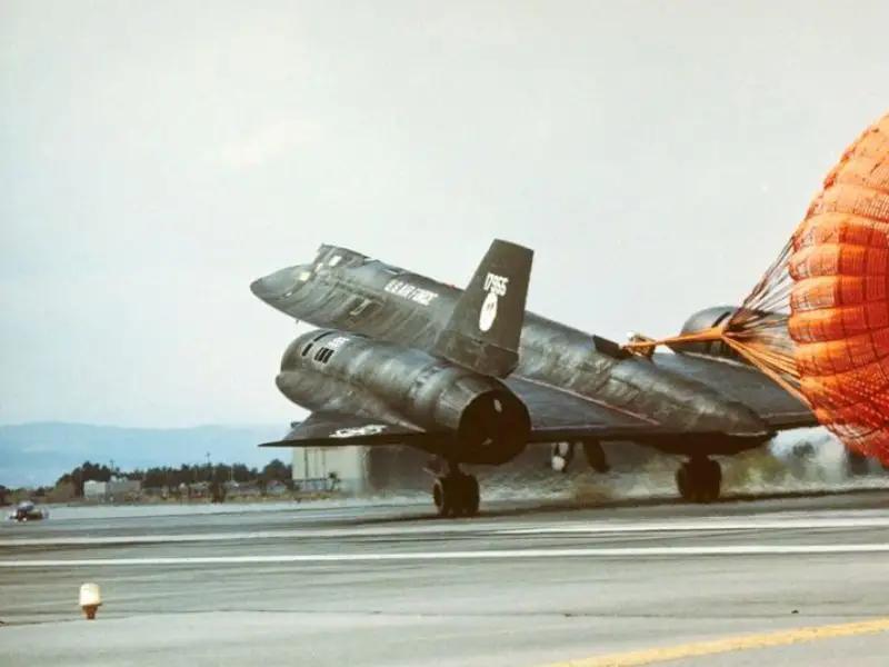 The unknown story of SR-71 #955: the first Blackbird to use the Advanced Synthetic Aperture ...