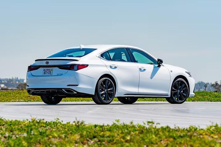 The 2025 Lexus ES 350 Is Slow, Old and Brilliant - NewsBreak