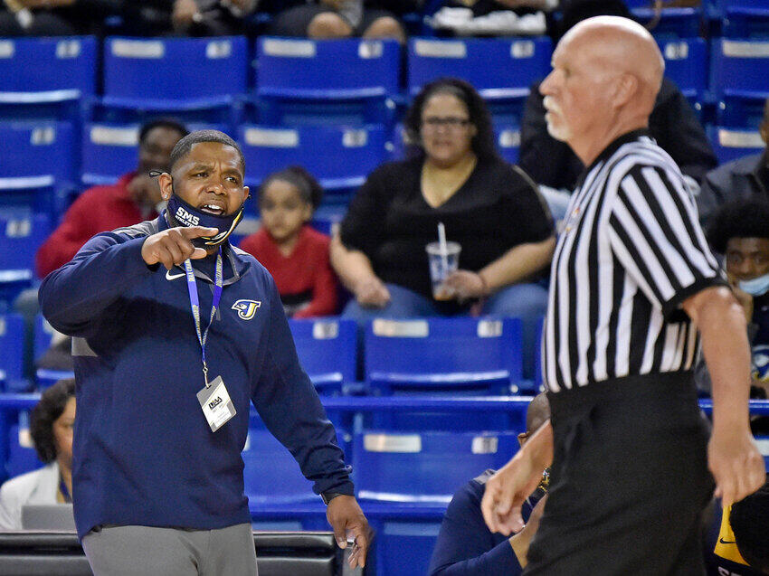 Despite losses Seaford basketball team keeps winning