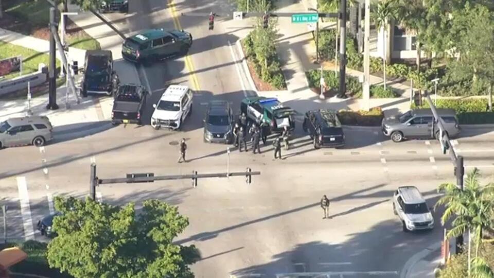 Multiple agencies respond to crash, swarm apartments in Pompano Beach ...