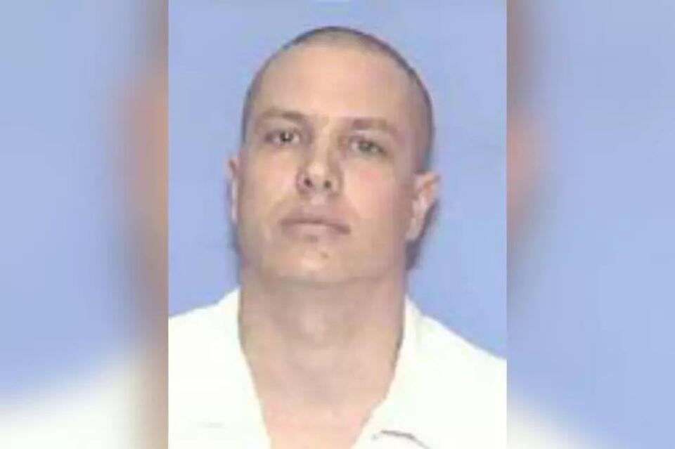 Ted Cruz Boarding a Plane Sparked a Storm of Memes - NewsBreak