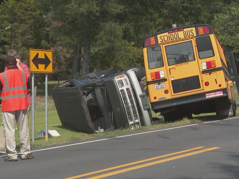 Officials determine fault in after-school van, bus crash that injured 4 ...