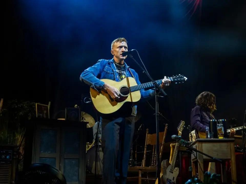 3 shelter puppies adopted by country singer's road crew after Chicago ...