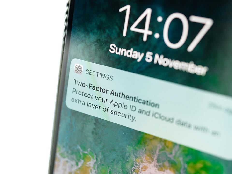 4 iPhone Mistakes Apple Experts Say Are Exposing Your Data To Hackers ...