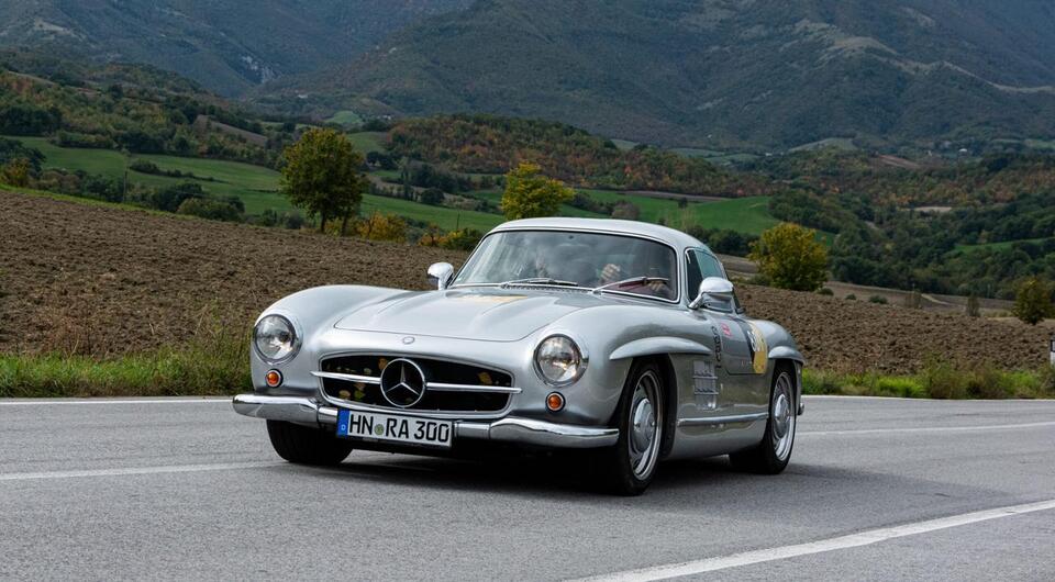 20 Classic Cars That Look Fast Standing Still - NewsBreak