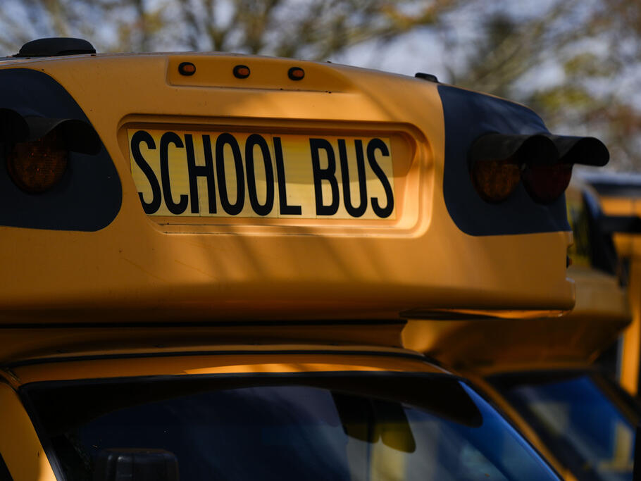 St. Louis school district will pay families to drive kids to school ...