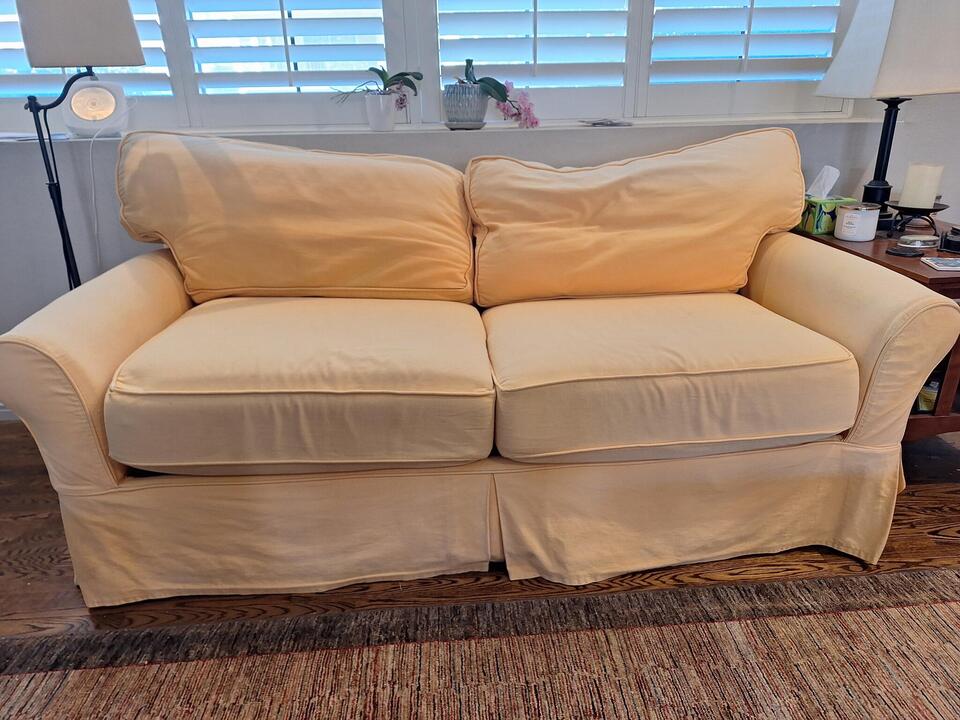 🎁 Freebies Up for Grabs in Redondo Beach — Furniture & More - NewsBreak