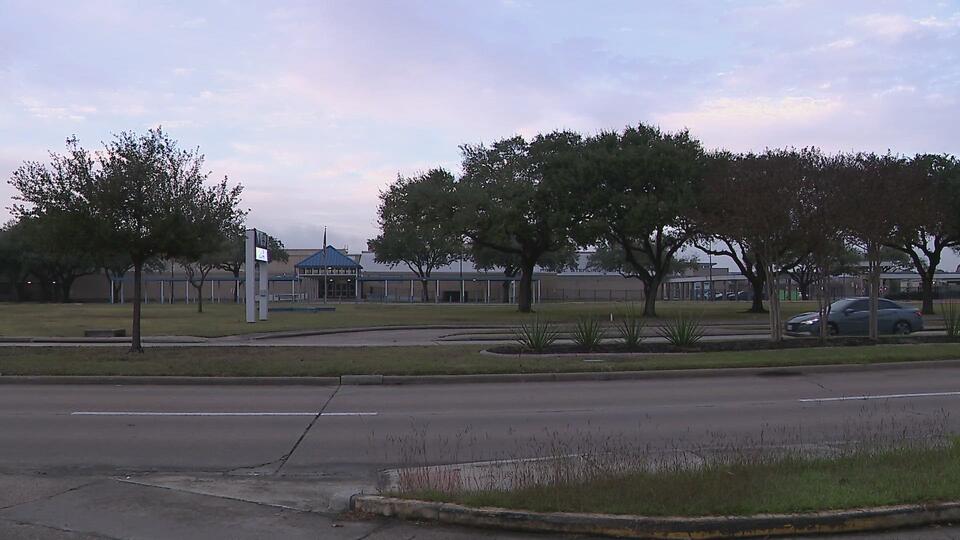 Baytown Sterling High School stabbing leaves student dead; suspect ...