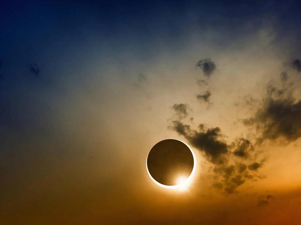 How long will the solar eclipse last and what are the 5 stages to know?