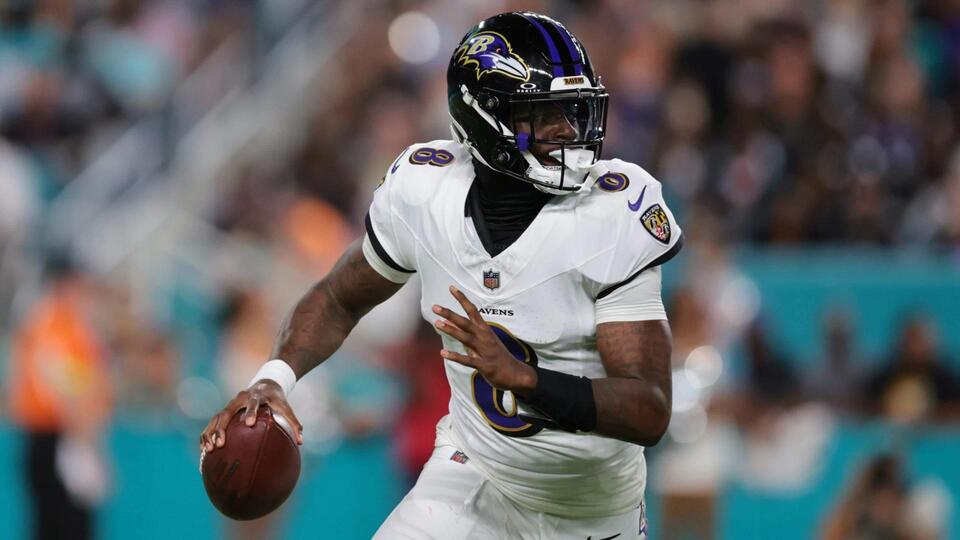 Power Ranking the Top 10 NFL Quarterbacks Right Now After Week 9 ...