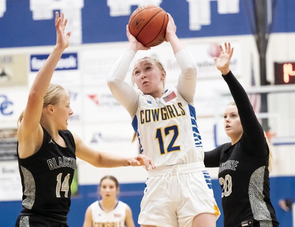 Cowgirls defense shocks Gladstone - NewsBreak