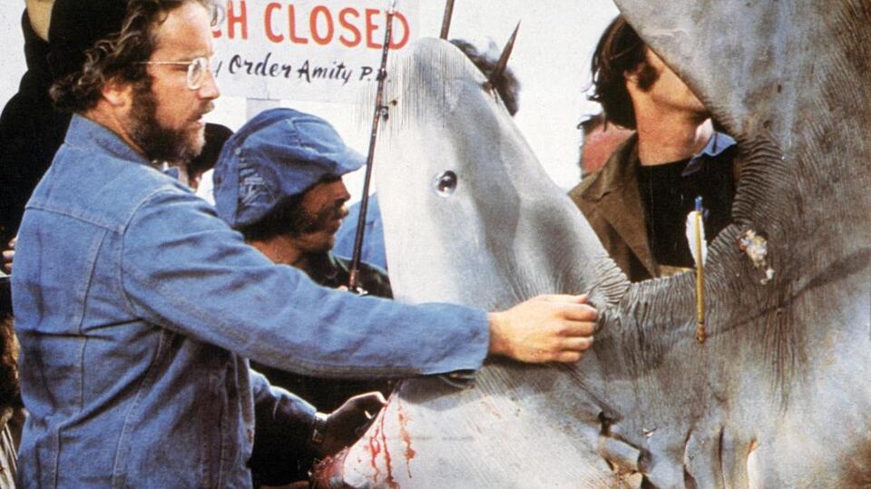 'Jaws' Star Gets Surprise Visitor During Live 50th Anniversary ...