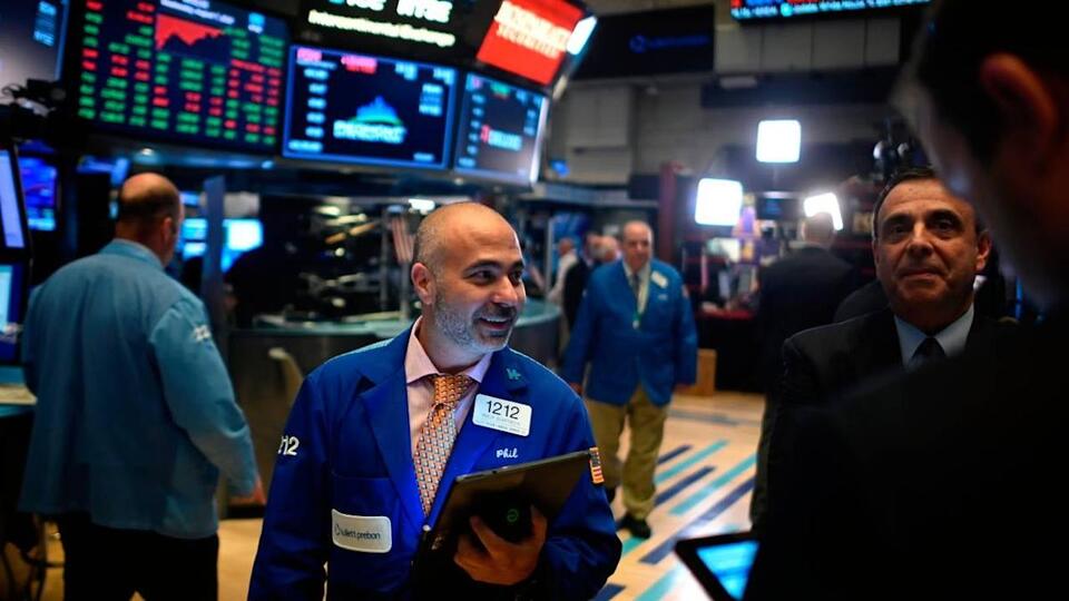 The Fed is lowering interest rates, is it safe to buy bonds? - NewsBreak