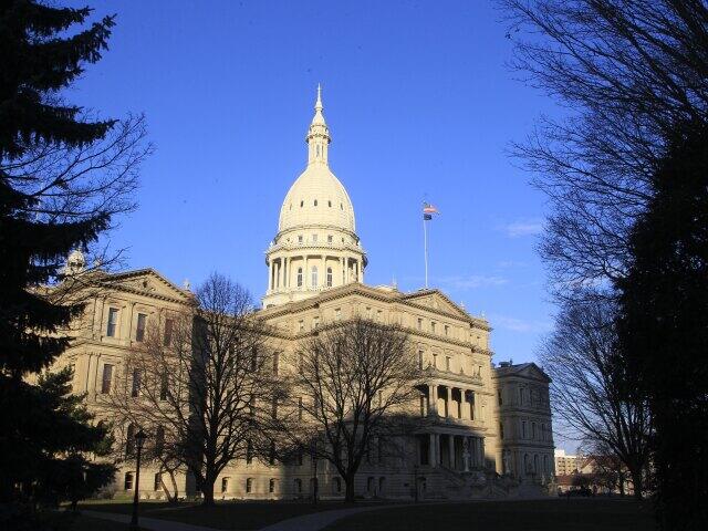Whitmer expected to sign Michigan's budget featuring tax cuts and ...