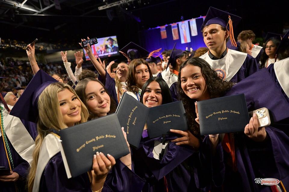 PHOTOS: Horizon High School graduation 2026 - NewsBreak