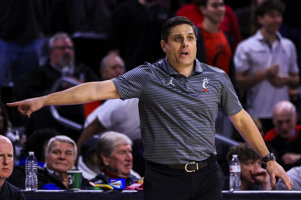 Cincinnati grabs big lead vs. Colorado in 1st Big 12 win - NewsBreak