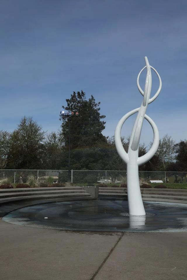 Visitors, citizens delight in newly renovated Heritage Park Fountain in ...