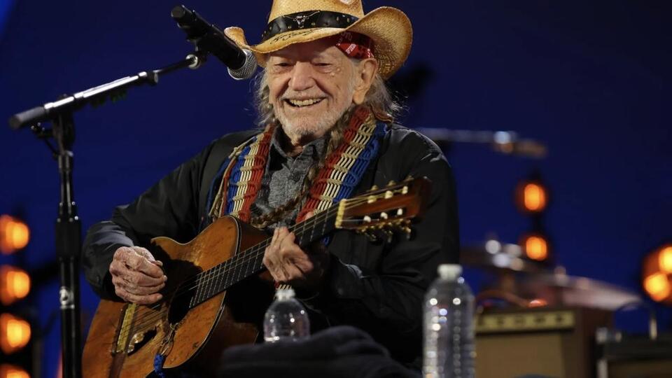 Willie Nelson Announces New Album Dream Chaser, Sets 2026 Spring Tour ...