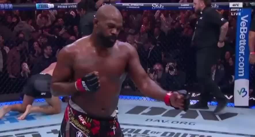 Jon Jones does the YMCA dance and then points at Donald Trump after ...