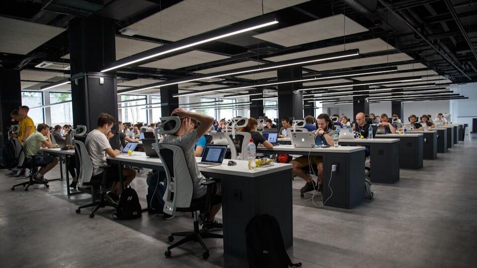 FCC seeks to bring call centers back to America, Require American ...