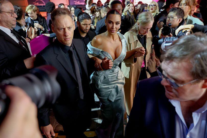 'Anxious' Kim Kardashian 'in need of support' as she's mobbed by fans ...