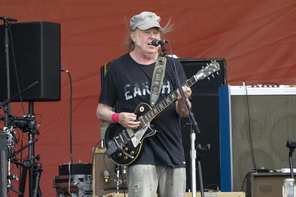 What did Neil Young say to Trump? Singer defends fellow artists Bruce ...