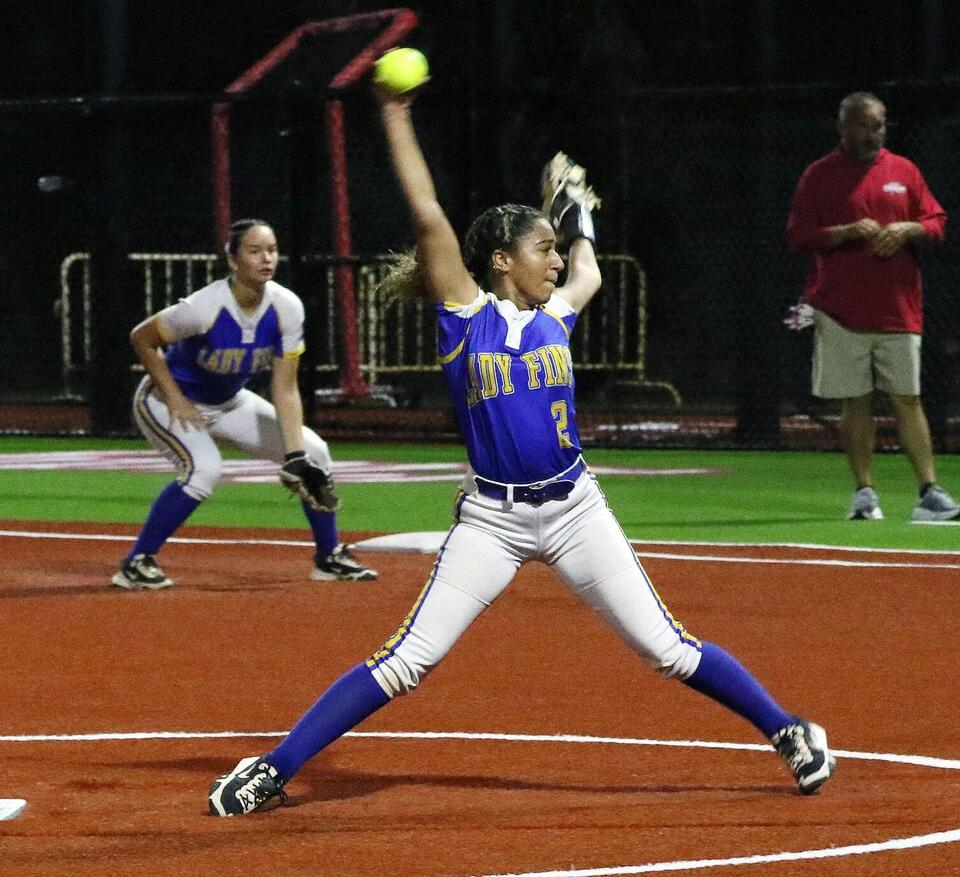 Nine-run frame break open win for Lady Conchs - NewsBreak