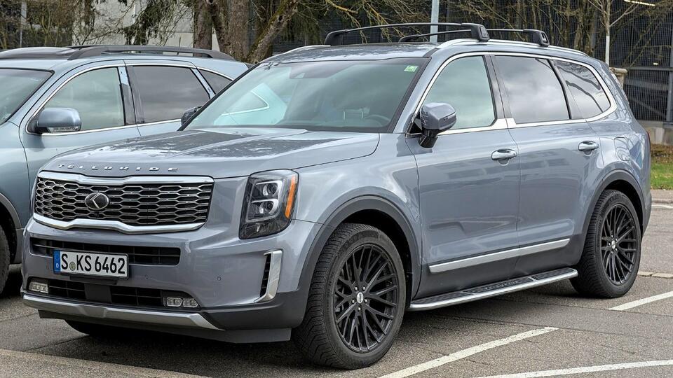 SUV Showdown: 10 3-Row Family Haulers That Rule 2025 - NewsBreak