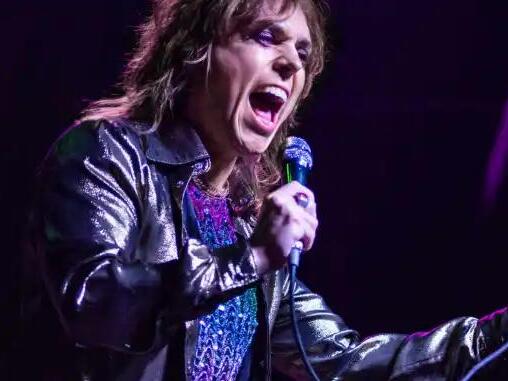 The Struts kick off their tour in Detroit with ‘Friday Night Fever’