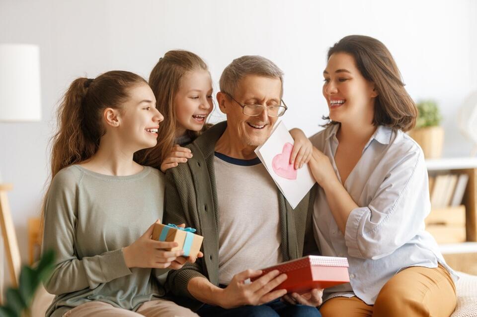 NRF: Father's Day spending to hit new record - NewsBreak
