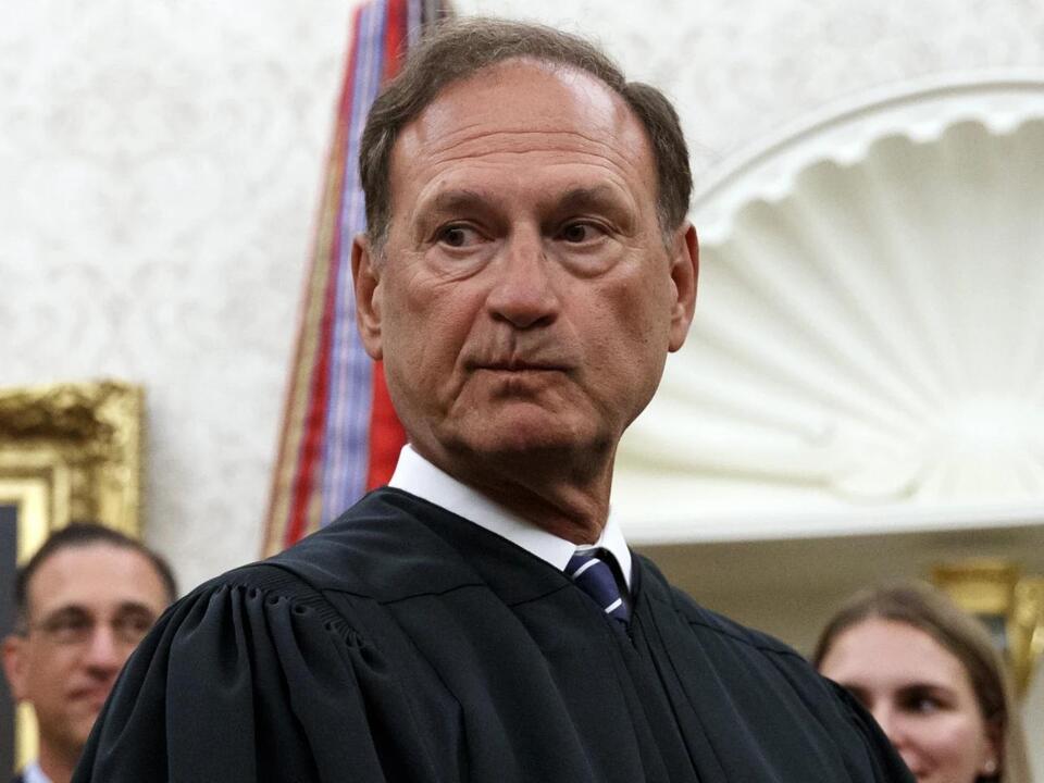 Democratic senators request meeting with Chief Justice Roberts over ...