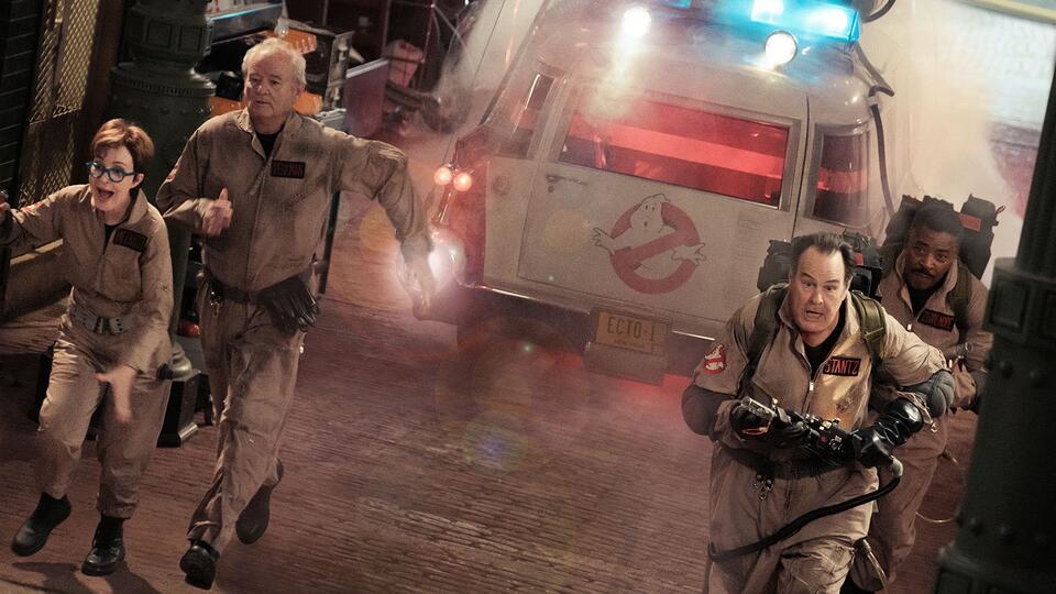 Ghostbusters: Dan Aykroyd Reveals Hit 1995 Movie Is Canon to Franchise ...