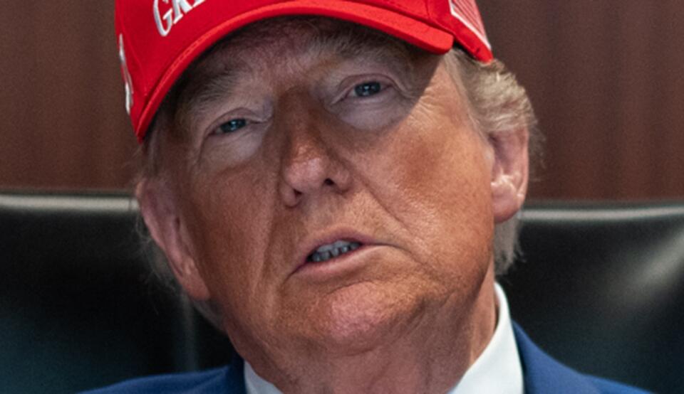 Trump Slammed For Wearing Golf Hat at Slain Soldiers Dignified Transfer ...