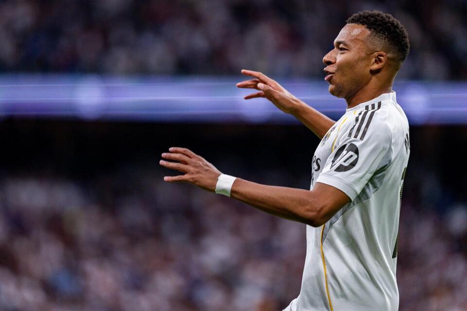 Did Kylian Mbappé pass away? Viral car accident following Barcelona ...