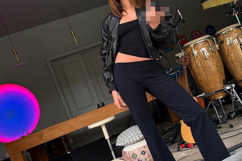 Hailey Bieber gives haters the middle finger in latest snap on Justin's ...